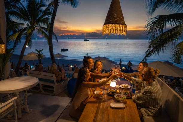 Luxury Dining by the Sea – Why Food Tastes Better on the Coast - Vivid ...